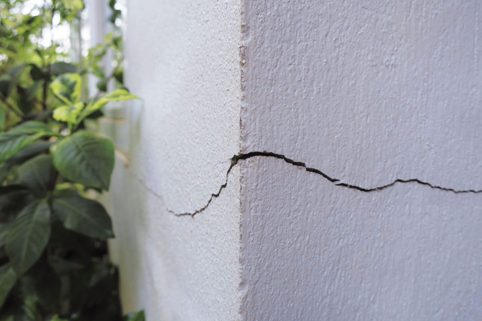 4 Types Of Concrete Cracks and What They Mean | Griffin Contracting, INC.